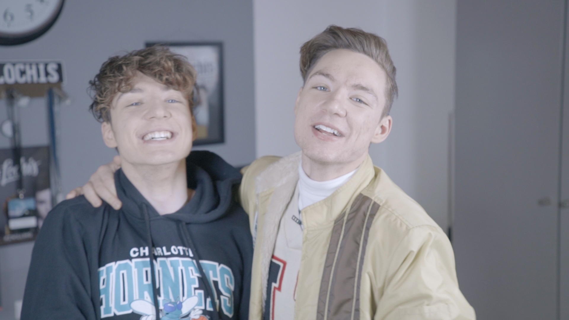 WIR KLÄREN AUF ! - dieLochis | Official Website